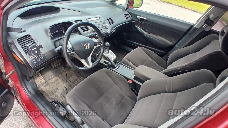 Honda Civic 2007 in Tallinn, with an engine capacity of 1.80 L and mileage of 237 thousand km for 2500 €, photo 6 on AUTOMOTO.COM.LV