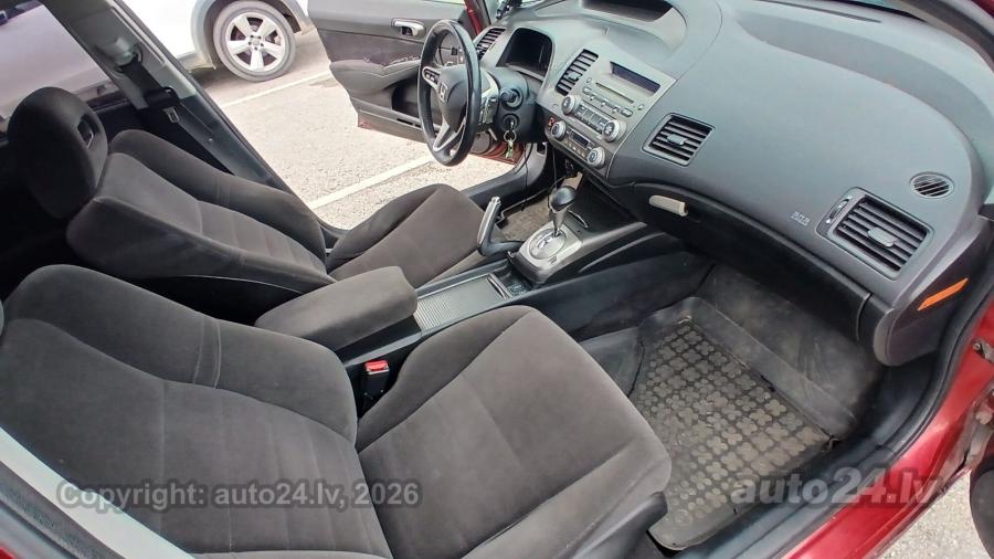 Honda Civic 2007 in Tallinn, with an engine capacity of 1.80 L and mileage of 237 thousand km for 2500 €, photo 8 on AUTOMOTO.COM.LV
