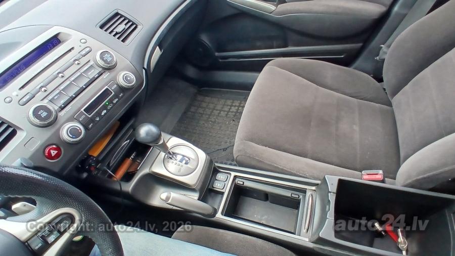 Honda Civic 2007 in Tallinn, with an engine capacity of 1.80 L and mileage of 237 thousand km for 2500 €, photo 12 on AUTOMOTO.COM.LV