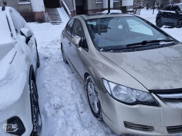Honda Civic 2008 in Vilnius, with an engine capacity of 1.80 L and mileage of 298 thousand km for 2600 €, photo 1 on AUTOMOTO.COM.LV