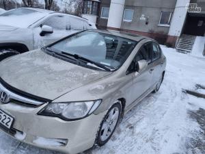 Honda Civic 2008 in Vilnius, with an engine capacity of 1.80 L and mileage of 298 thousand km for 2600 €, photo 2 on AUTOMOTO.COM.LV
