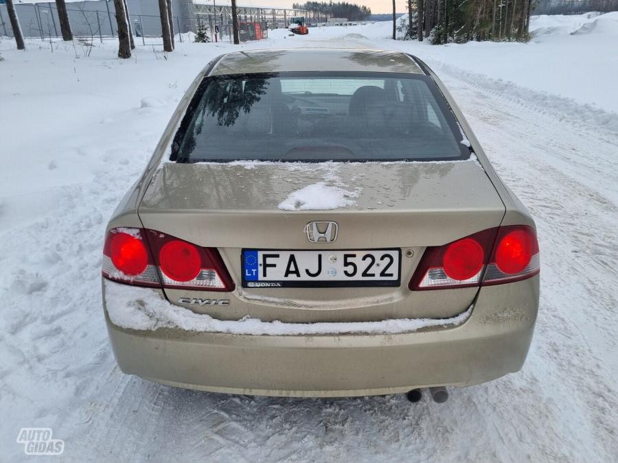 Honda Civic 2008 in Vilnius, with an engine capacity of 1.80 L and mileage of 298 thousand km for 2600 €, photo 7 on AUTOMOTO.COM.LV