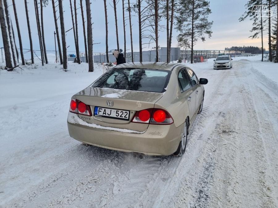 Honda Civic 2008 in Vilnius, with an engine capacity of 1.80 L and mileage of 298 thousand km for 2600 €, photo 11 on AUTOMOTO.COM.LV