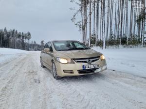 Honda Civic 2008 in Vilnius, with an engine capacity of 1.80 L and mileage of 298 thousand km for 2600 €, photo 13 on AUTOMOTO.COM.LV