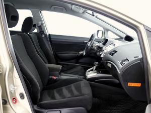 Honda Civic 2008 in Tallinn, with an engine capacity of 1.80 L and mileage of 222 thousand km for 2699 €, photo 7 on AUTOMOTO.COM.LV