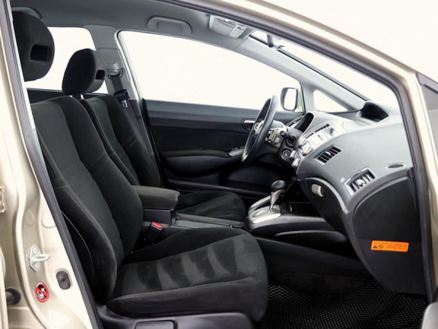 Honda Civic 2008 in Tallinn, with an engine capacity of 1.80 L and mileage of 222 thousand km for 2699 €, photo 7 on AUTOMOTO.COM.LV