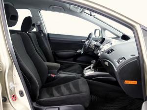 Honda Civic 2008 in Tallinn, with an engine capacity of 1.80 L and mileage of 222 thousand km for 2699 €, photo 16 on AUTOMOTO.COM.LV