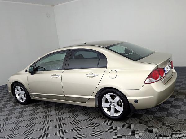 Honda Civic 2008 Tallina vietnē Honda Civic 2008 Tallina, ar dzinēja tilpumu 1.80 L un nobraukumu 222 tūkst. km par 2599 €, foto 5 vietnē AUTOMOTO.COM.LV