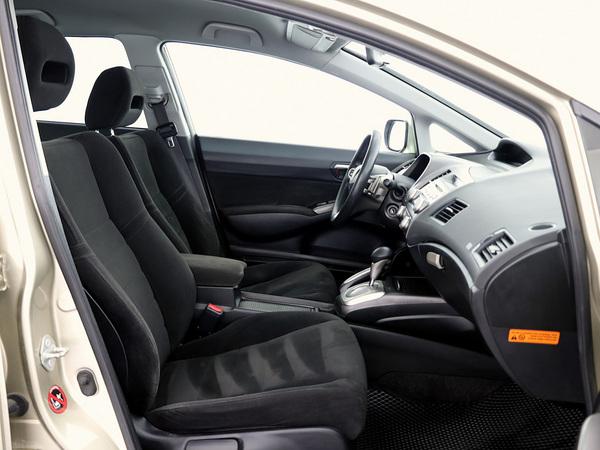 Honda Civic 2008 Tallina vietnē Honda Civic 2008 Tallina, ar dzinēja tilpumu 1.80 L un nobraukumu 222 tūkst. km par 2599 €, foto 7 vietnē AUTOMOTO.COM.LV