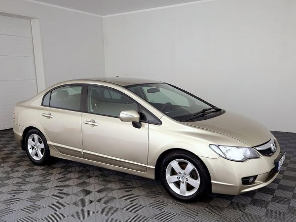 Honda Civic 2008 Tallina vietnē Honda Civic 2008 Tallina, ar dzinēja tilpumu 1.80 L un nobraukumu 222 tūkst. km par 2599 €, foto 11 vietnē AUTOMOTO.COM.LV