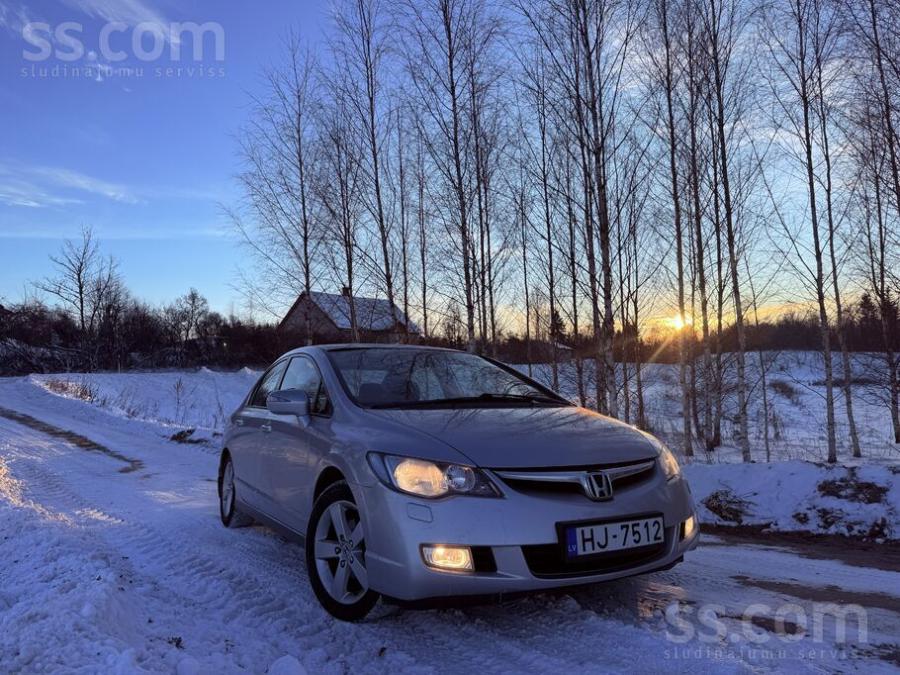 Honda Civic 2009 Cēsis, ar dzinēja tilpumu 1.80 L un nobraukumu 289 tūkst. km par 1300 €, foto 1 vietnē AUTOMOTO.COM.LV