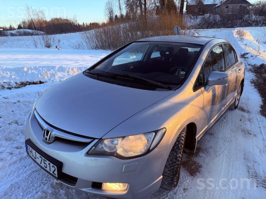 Honda Civic 2009 Cēsis, ar dzinēja tilpumu 1.80 L un nobraukumu 289 tūkst. km par 1300 €, foto 3 vietnē AUTOMOTO.COM.LV