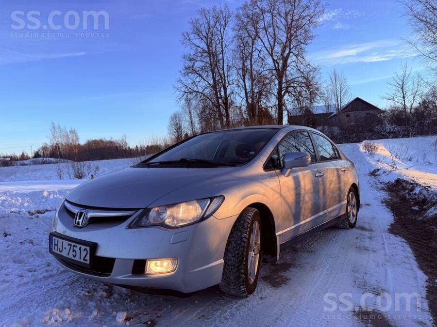 Honda Civic 2009 Cēsis, ar dzinēja tilpumu 1.80 L un nobraukumu 289 tūkst. km par 1300 €, foto 4 vietnē AUTOMOTO.COM.LV