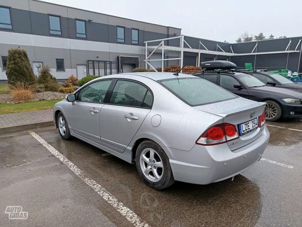 Honda Civic 2009 in Kaunas, with an engine capacity of 1.30 L and mileage of 255 thousand km for 2999 €, photo 1 on AUTOMOTO.COM.LV
