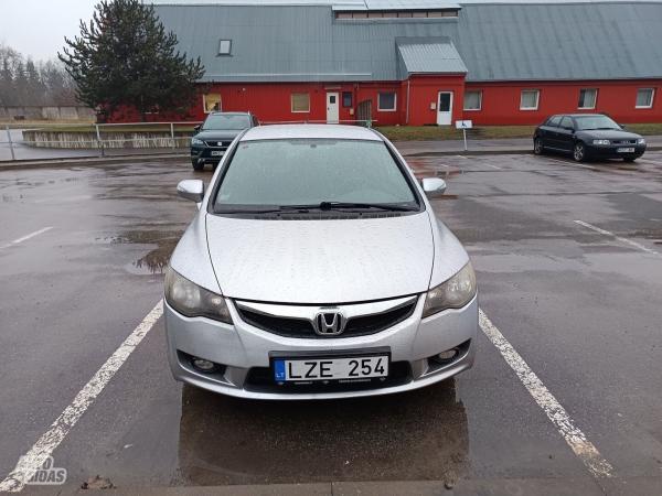 Honda Civic 2009 in Kaunas, with an engine capacity of 1.30 L and mileage of 255 thousand km for 2999 €, photo 3 on AUTOMOTO.COM.LV