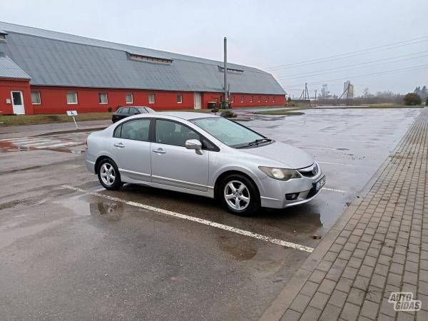 Honda Civic 2009 in Kaunas, with an engine capacity of 1.30 L and mileage of 255 thousand km for 2999 €, photo 4 on AUTOMOTO.COM.LV