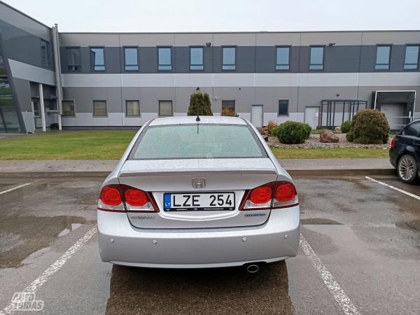 Honda Civic 2009 in Kaunas, with an engine capacity of 1.30 L and mileage of 255 thousand km for 2999 €, photo 5 on AUTOMOTO.COM.LV