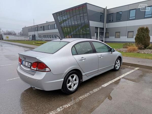 Honda Civic 2009 in Kaunas, with an engine capacity of 1.30 L and mileage of 255 thousand km for 2999 €, photo 6 on AUTOMOTO.COM.LV