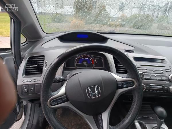 Honda Civic 2009 in Kaunas, with an engine capacity of 1.30 L and mileage of 255 thousand km for 2999 €, photo 7 on AUTOMOTO.COM.LV