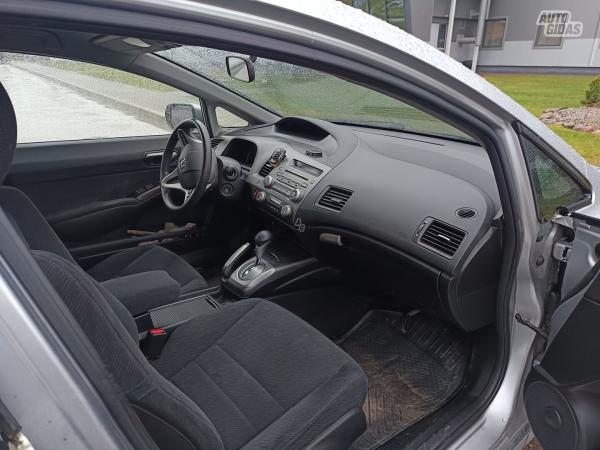 Honda Civic 2009 in Kaunas, with an engine capacity of 1.30 L and mileage of 255 thousand km for 2999 €, photo 10 on AUTOMOTO.COM.LV