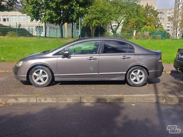 Хонда Цивик 2009 в Вильнюс на AUTOMOTO.COM.LV Хонда Цивик 2009 в Вильнюс, объемом двигателя 1.30 л и пробегом 297 тыс. км за 950 €, фото 4 на AUTOMOTO.COM.LV