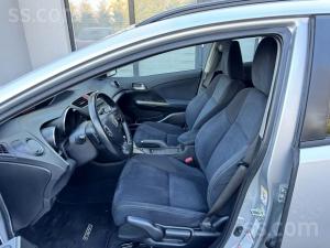 Honda Civic 2015 Rīga, ar dzinēja tilpumu 1.80 L un nobraukumu 168 tūkst. km par 8200 €, foto 16 vietnē AUTOMOTO.COM.LV