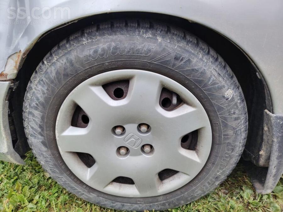 Balts Honda Civic 2004 Gulbene, ar dzinēja tilpumu 1.60 L un nobraukumu 0 tūkst. km par 500 €, foto 3 vietnē AUTOMOTO.COM.LV