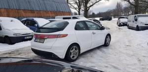 White Honda Civic 2006 in Valmiera, with an engine capacity of 1.80 L and mileage of 395 thousand km for 2200 €, photo 4 on AUTOMOTO.COM.LV
