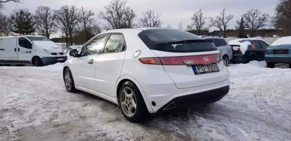 Белый Хонда Цивик 2006 в Валмиера, объемом двигателя 1.80 л и пробегом 395 тыс. км за 2200 €, фото 5 на AUTOMOTO.COM.LV