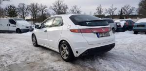 White Honda Civic 2006 in Valmiera, with an engine capacity of 1.80 L and mileage of 395 thousand km for 2200 €, photo 6 on AUTOMOTO.COM.LV