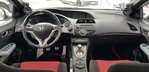 White Honda Civic 2006 in Valmiera, with an engine capacity of 1.80 L and mileage of 395 thousand km for 2200 €, photo 10 on AUTOMOTO.COM.LV