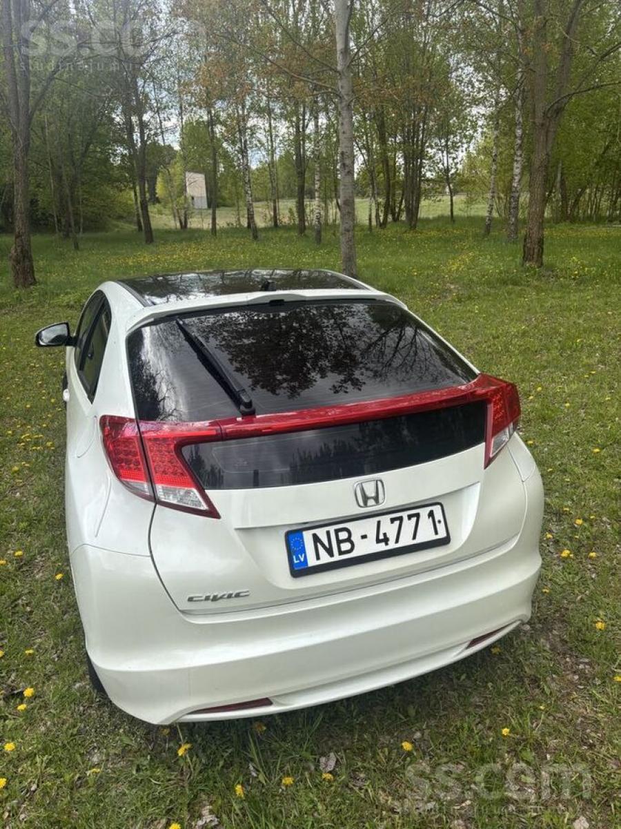 Balts Honda Civic 2012 Daugavpils, ar dzinēja tilpumu 2.20 L un nobraukumu 179 tūkst. km par 5100 €, foto 7 vietnē AUTOMOTO.COM.LV