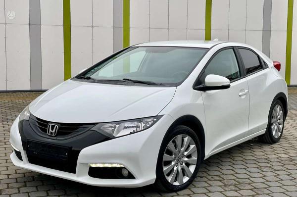 White Honda Civic 2012 in Raseiniai, with an engine capacity of 2.20 L and mileage of 24 thousand km for 4500 €, photo 3 on AUTOMOTO.COM.LV