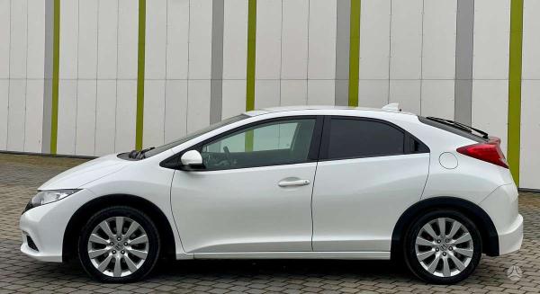 White Honda Civic 2012 in Raseiniai, with an engine capacity of 2.20 L and mileage of 24 thousand km for 4500 €, photo 4 on AUTOMOTO.COM.LV
