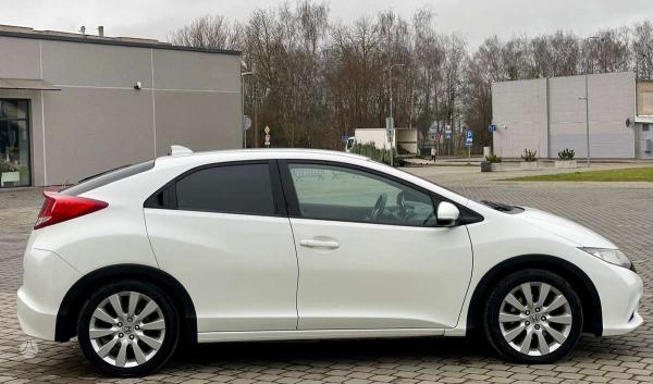 White Honda Civic 2012 in Raseiniai, with an engine capacity of 2.20 L and mileage of 24 thousand km for 4500 €, photo 7 on AUTOMOTO.COM.LV
