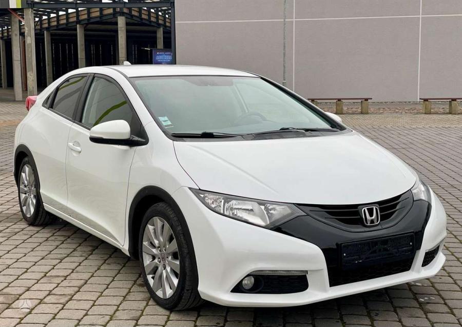 White Honda Civic 2012 in Raseiniai, with an engine capacity of 2.20 L and mileage of 24 thousand km for 4500 €, photo 9 on AUTOMOTO.COM.LV