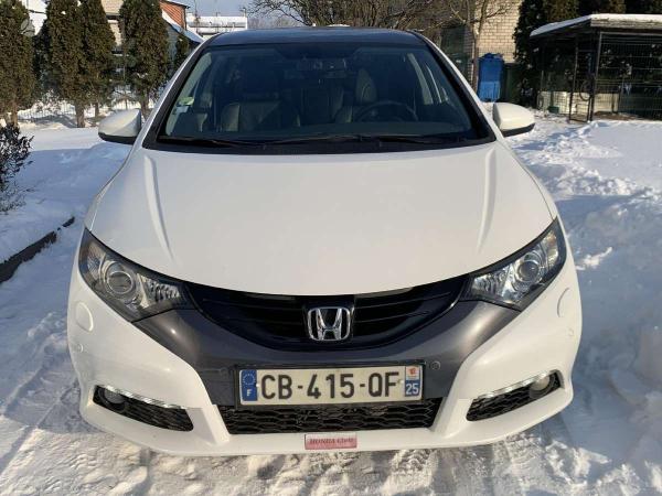 White Honda Civic 2012 in Jonava, with an engine capacity of 2.20 L and mileage of 194 thousand km for 6500 €, photo 1 on AUTOMOTO.COM.LV