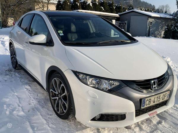 White Honda Civic 2012 in Jonava, with an engine capacity of 2.20 L and mileage of 194 thousand km for 6500 €, photo 2 on AUTOMOTO.COM.LV