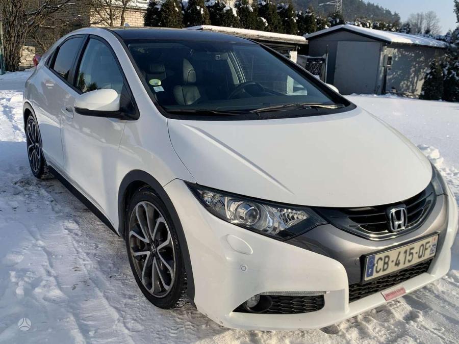 White Honda Civic 2012 in Jonava, with an engine capacity of 2.20 L and mileage of 194 thousand km for 6500 €, photo 2 on AUTOMOTO.COM.LV