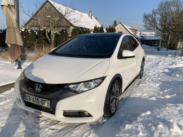 White Honda Civic 2012 in Jonava, with an engine capacity of 2.20 L and mileage of 194 thousand km for 6500 €, photo 6 on AUTOMOTO.COM.LV