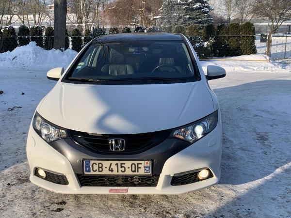 White Honda Civic 2012 in Jonava, with an engine capacity of 2.20 L and mileage of 194 thousand km for 6500 €, photo 8 on AUTOMOTO.COM.LV