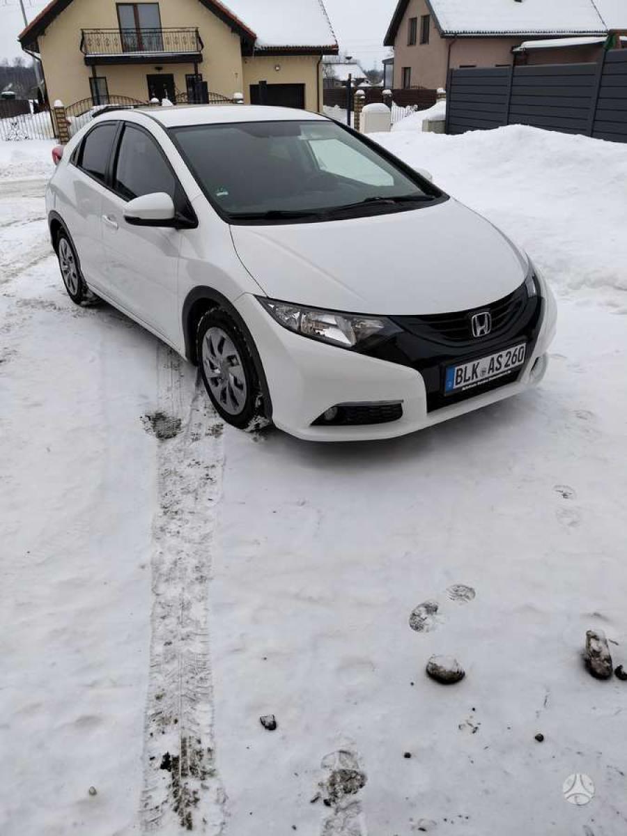 White Honda Civic 2012 in Klaipeda, with an engine capacity of 2.20 L and mileage of 204 thousand km for 5100 €, photo 2 on AUTOMOTO.COM.LV