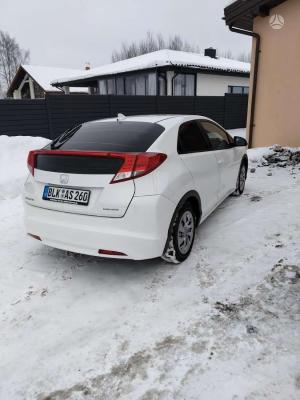 White Honda Civic 2012 in Klaipeda, with an engine capacity of 2.20 L and mileage of 204 thousand km for 5100 €, photo 4 on AUTOMOTO.COM.LV