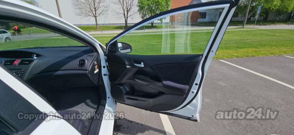 Balts Honda Civic 2012 Tallina, ar dzinēja tilpumu 1.80 L un nobraukumu 146 tūkst. km par 6800 €, foto 4 vietnē AUTOMOTO.COM.LV