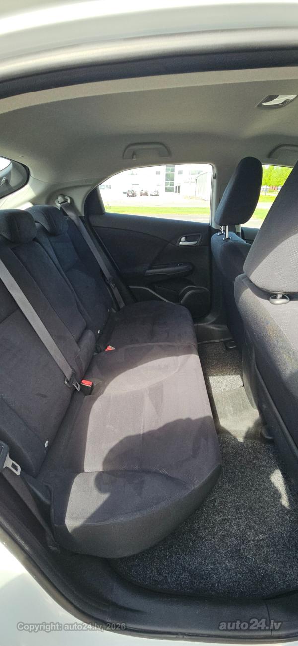 Balts Honda Civic 2012 Tallina, ar dzinēja tilpumu 1.80 L un nobraukumu 146 tūkst. km par 6800 €, foto 6 vietnē AUTOMOTO.COM.LV