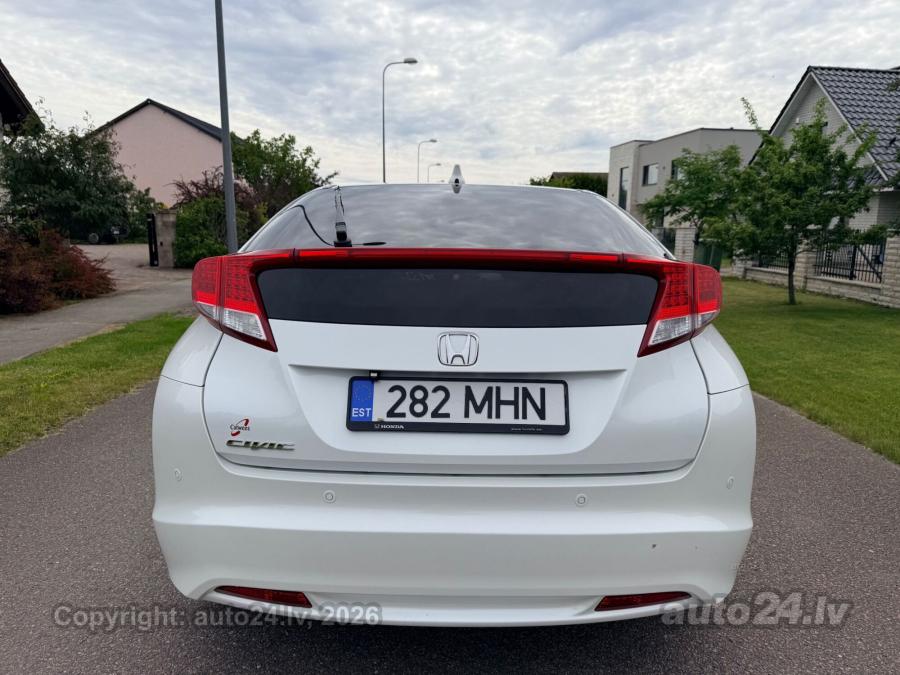 Balts Honda Civic 2012 Tallina, ar dzinēja tilpumu 1.80 L un nobraukumu 135 tūkst. km par 5900 €, foto 4 vietnē AUTOMOTO.COM.LV