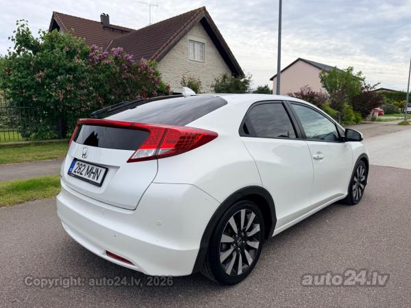 White Honda Civic 2012 in Tallinn, with an engine capacity of 1.80 L and mileage of 135 thousand km for 5900 €, photo 4 on AUTOMOTO.COM.LV