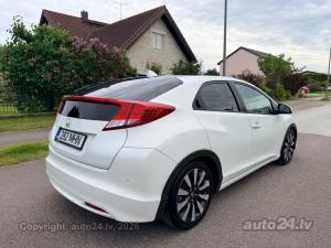 Balts Honda Civic 2012 Tallina, ar dzinēja tilpumu 1.80 L un nobraukumu 135 tūkst. km par 5900 €, foto 5 vietnē AUTOMOTO.COM.LV
