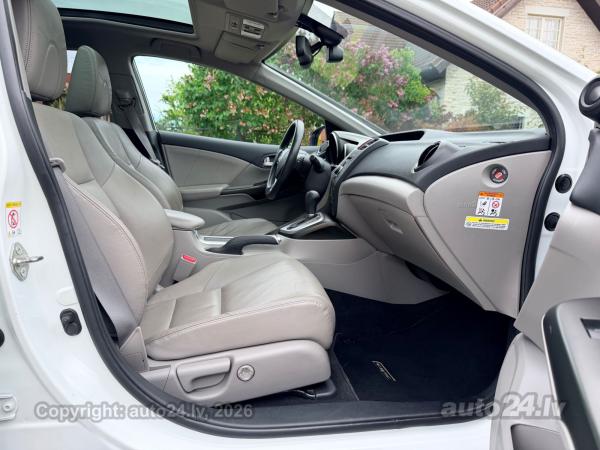 White Honda Civic 2012 in Tallinn, with an engine capacity of 1.80 L and mileage of 135 thousand km for 5900 €, photo 8 on AUTOMOTO.COM.LV