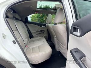 Balts Honda Civic 2012 Tallina, ar dzinēja tilpumu 1.80 L un nobraukumu 135 tūkst. km par 5900 €, foto 11 vietnē AUTOMOTO.COM.LV